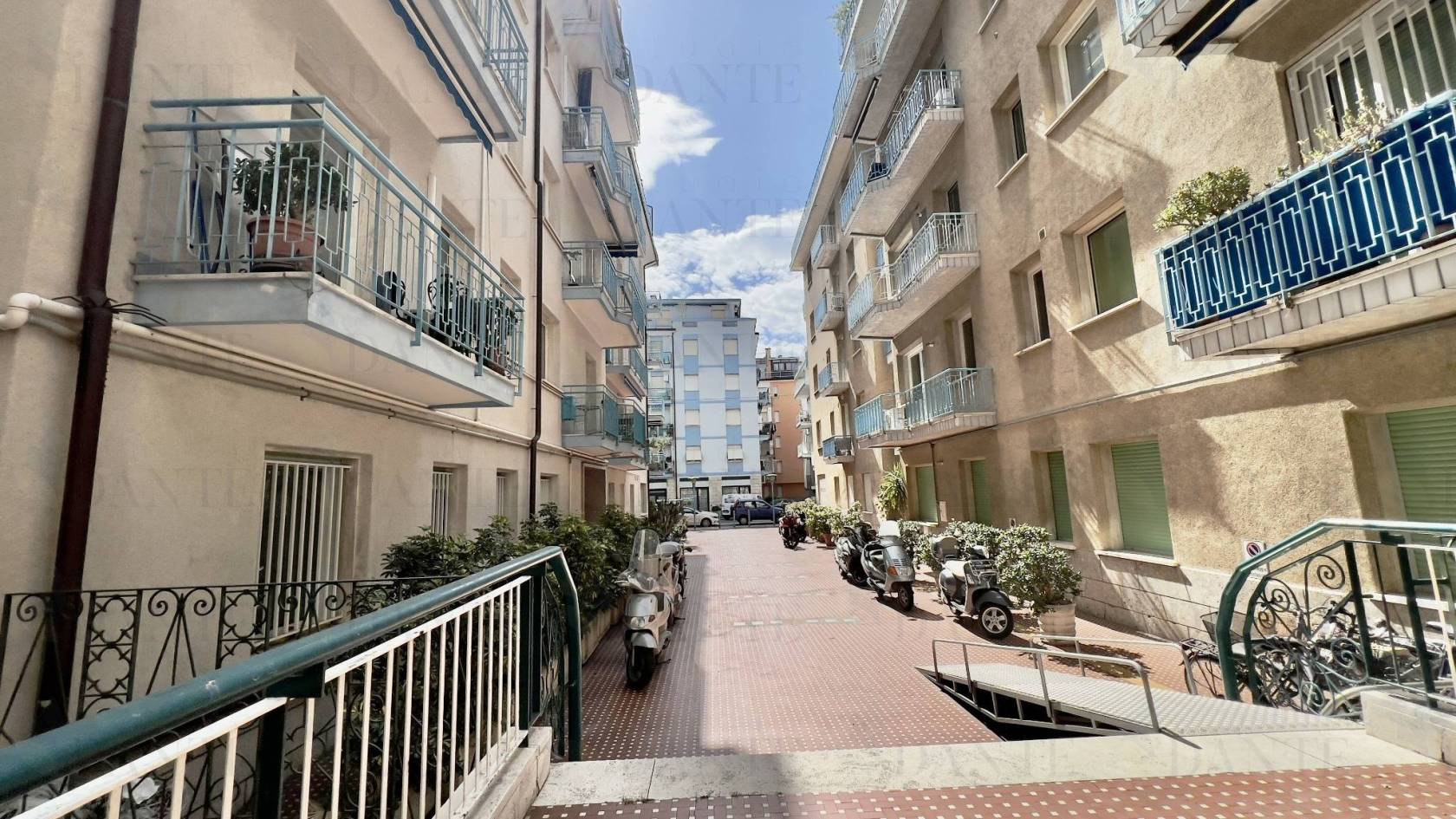 Quadrilocale buono stato, piano terra, Via Roma, Borgo Barusso, Alassio