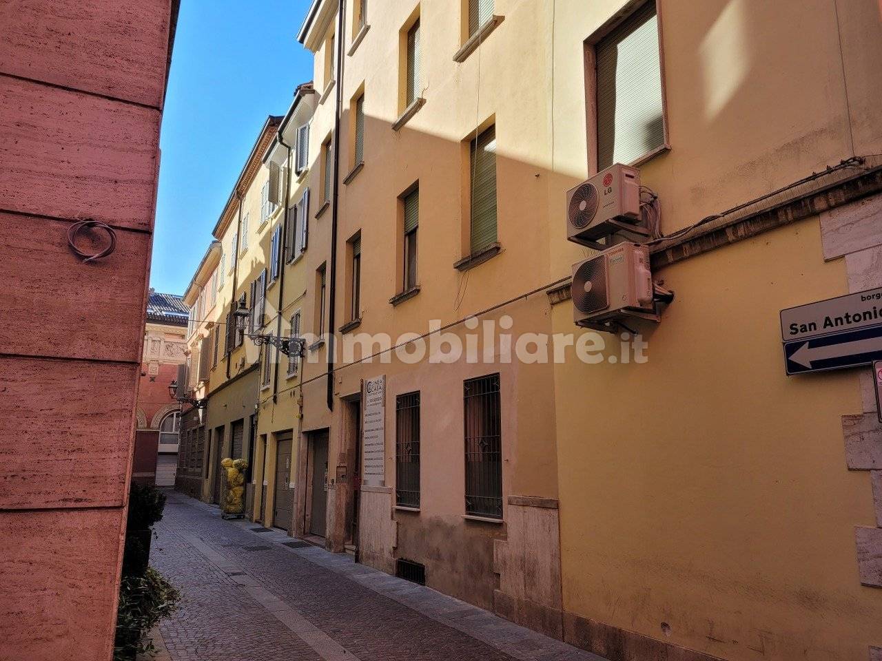 Trilocale Borgo Sant'Antonio 8, Centro Storico, Parma