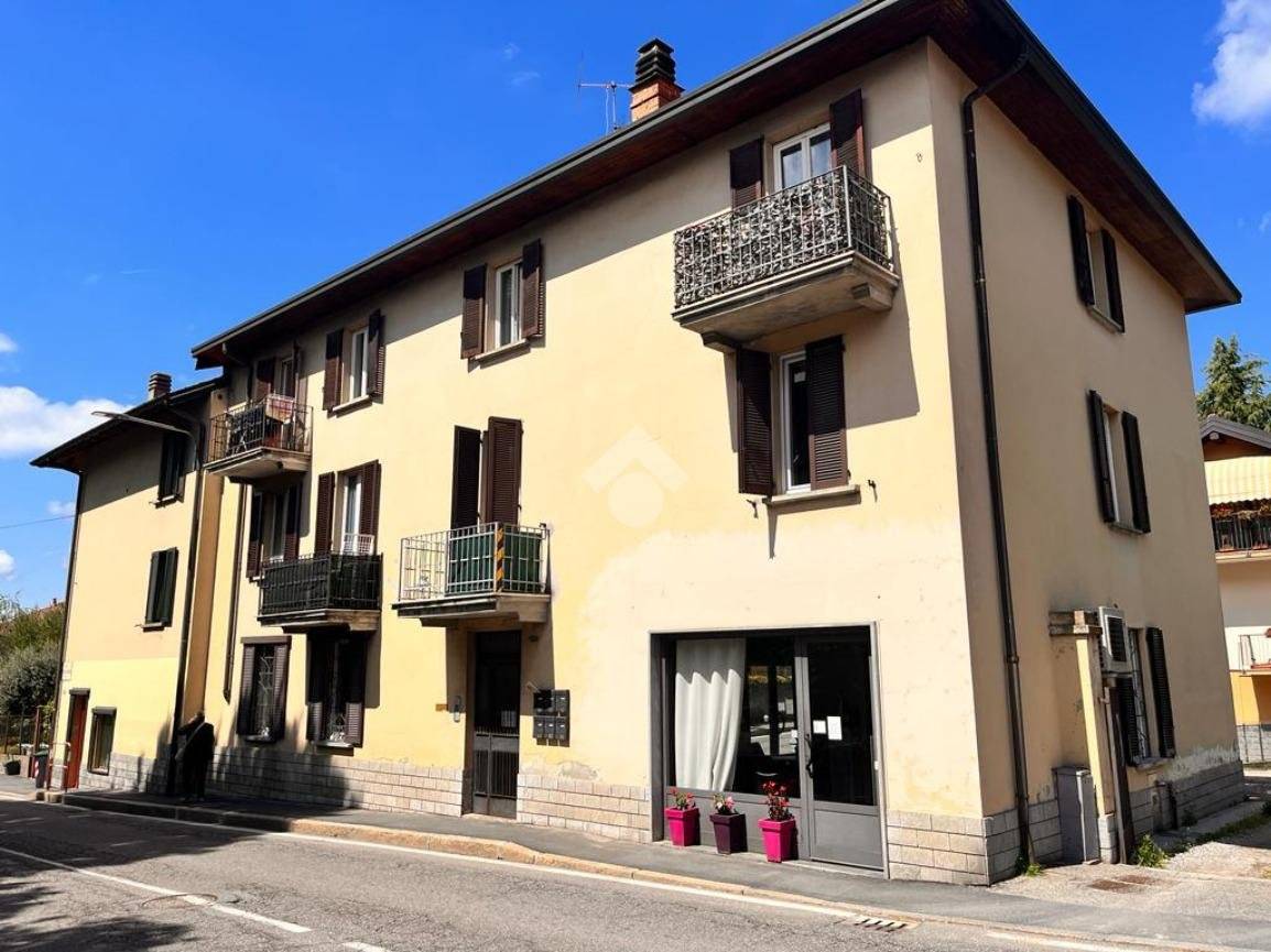 Trilocale via Francesco Daverio 124, Bobbiate - Schiranna, Varese