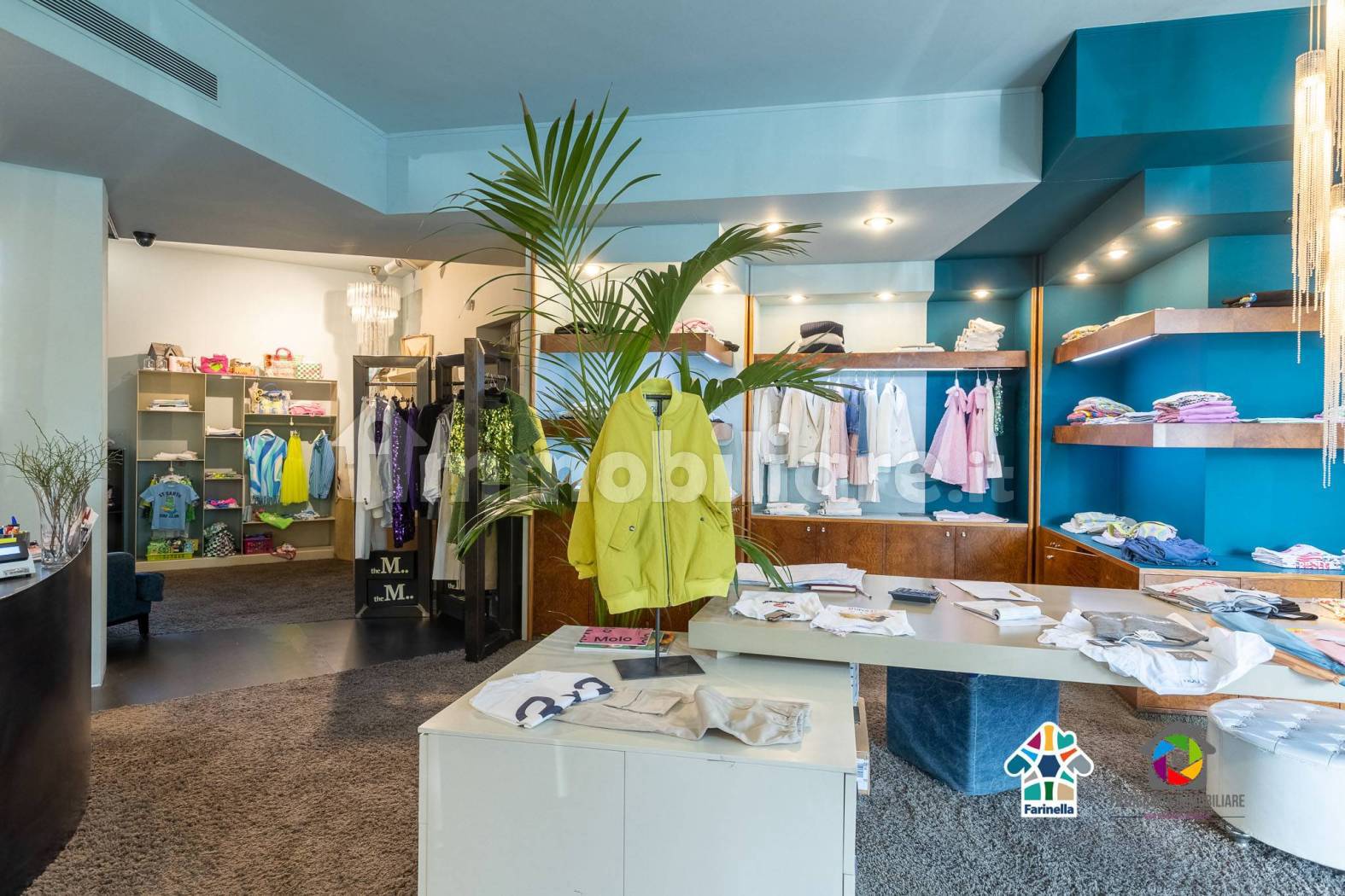 Negozio di abbigliamento in Vendita