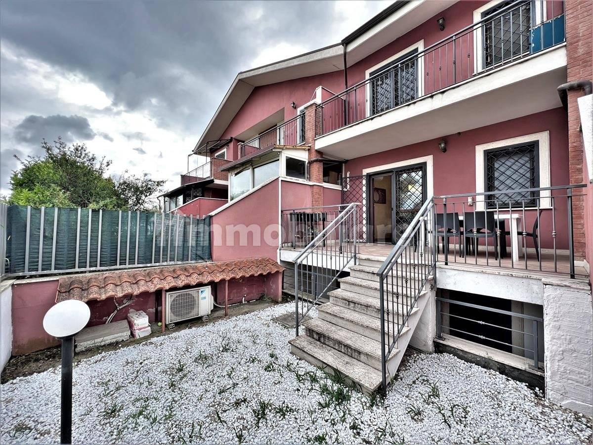 Trilocale via Cles, Infernetto, Roma