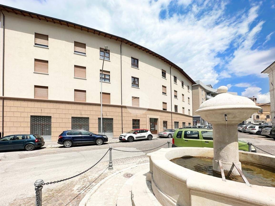 Trilocale piazza fontesecco 15, Duomo - Fontana Luminosa, L'Aquila