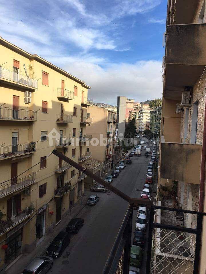 Quadrilocale via Napoleone Colajanni 176, Centro, Caltanissetta