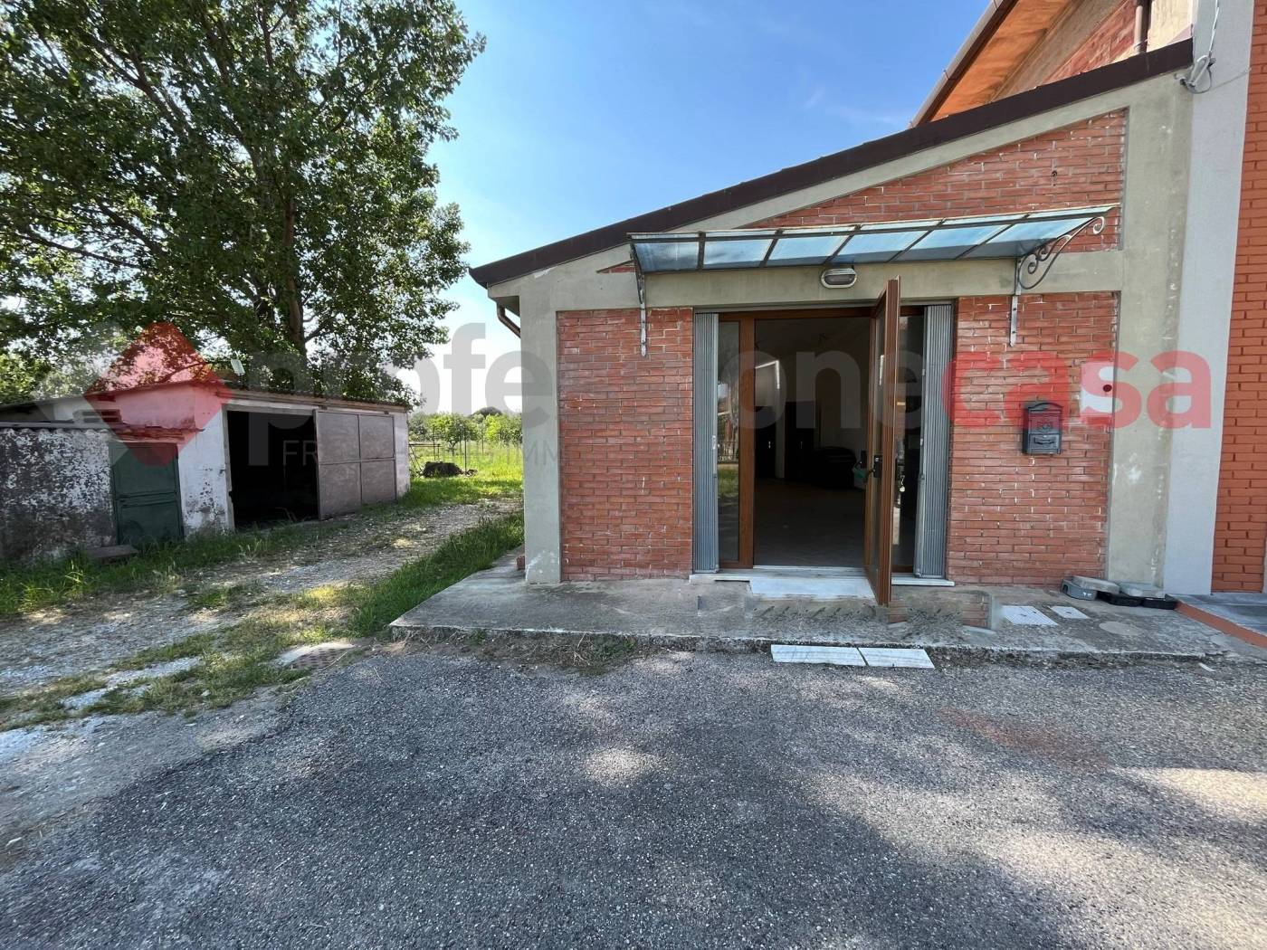 Locale commerciale con laboratorio in Vendita