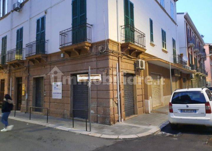 Locale commerciale via Firenze 62, Crotone, Rif. 103094988 - Immobiliare.it
