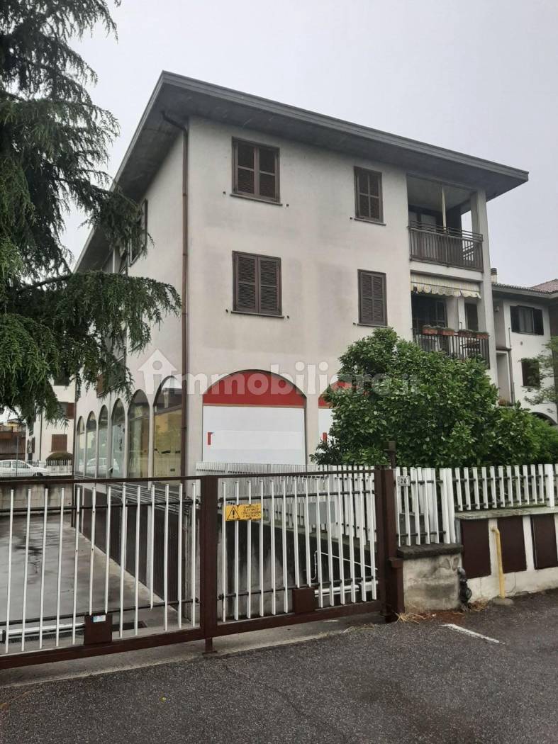 Locale commerciale in Vendita