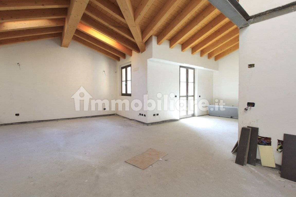 Trilocale via Collegio Alessandro Manzoni, Centro, Merate