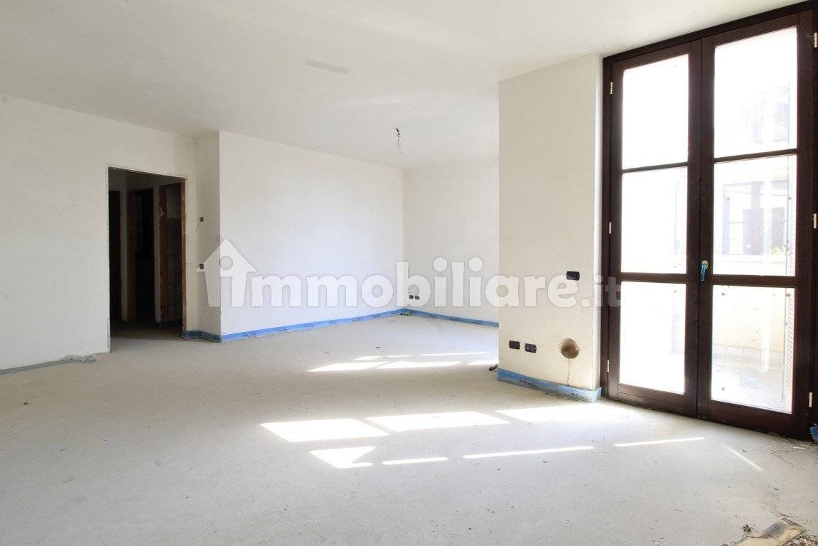 Trilocale via Collegio Alessandro Manzoni, Centro, Merate