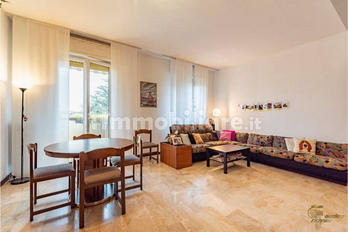 Trilocale via Camillo Benso di Cavour 38, Origgio