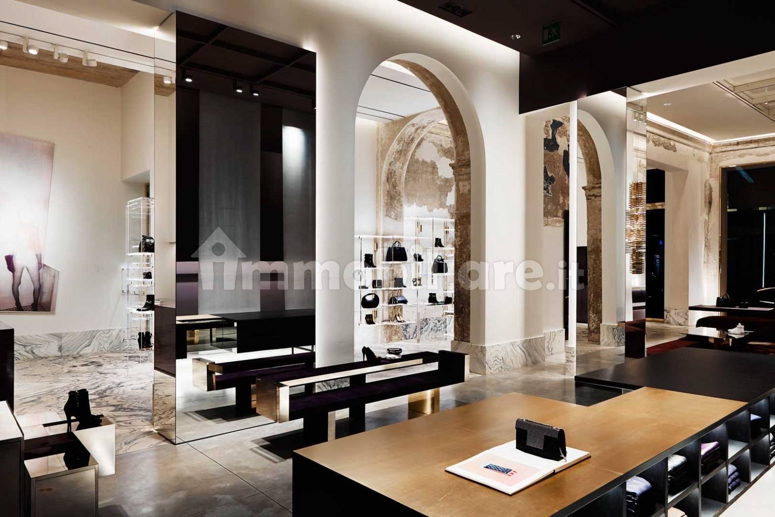 Locale commerciale in Vendita