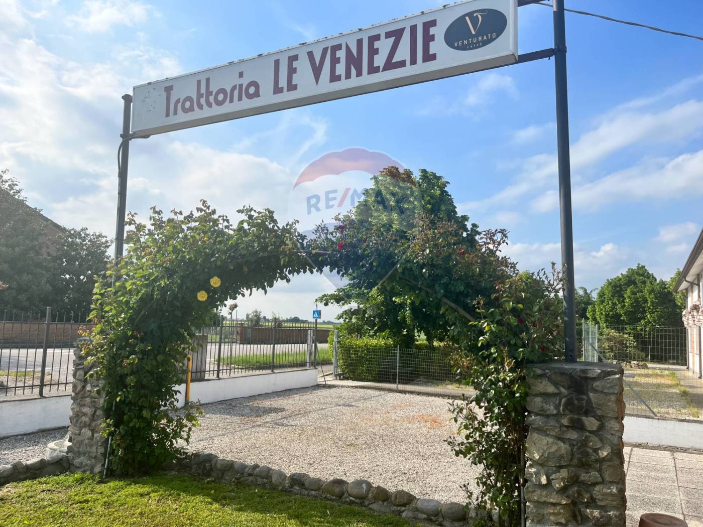 Locale commerciale in Vendita