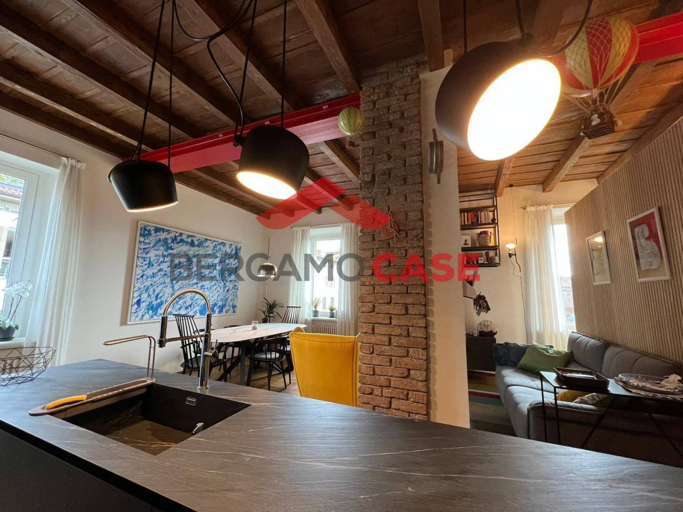 Bilocale largo 5 Vie, Centro, Bergamo