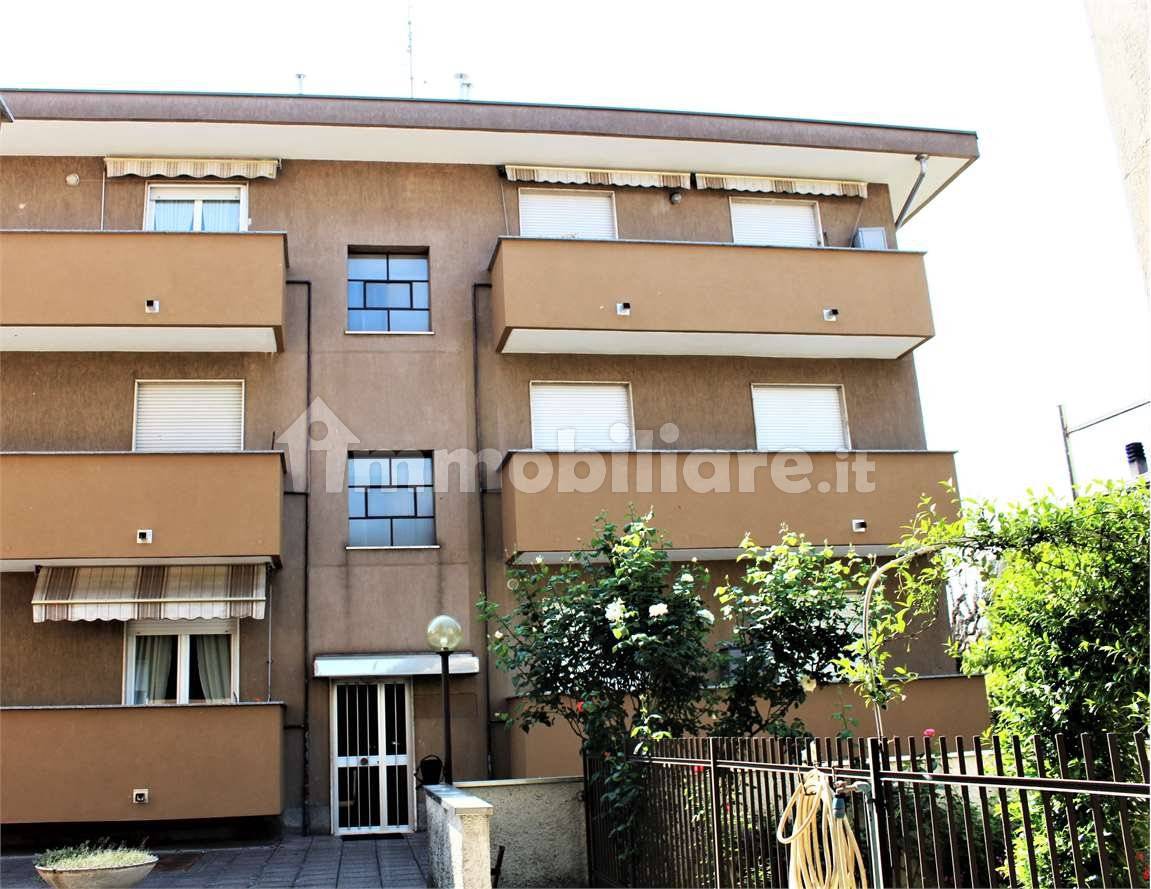 Trilocale via Novara, 39, Borsano, Busto Arsizio