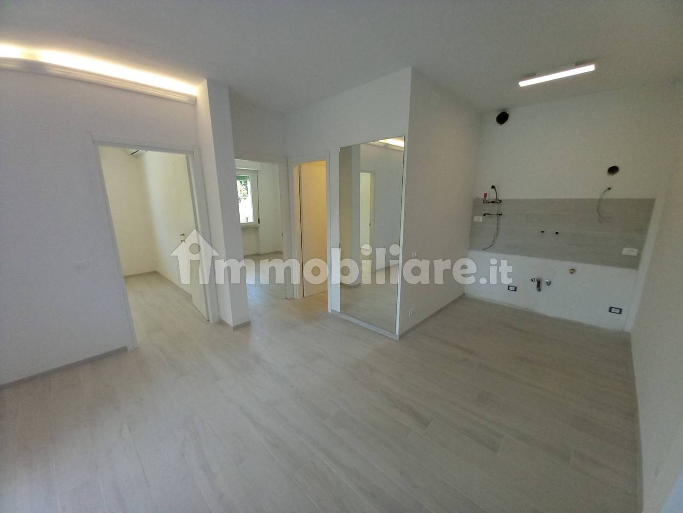 Trilocale viale Roma 388, Marina di Massa Centro, Massa