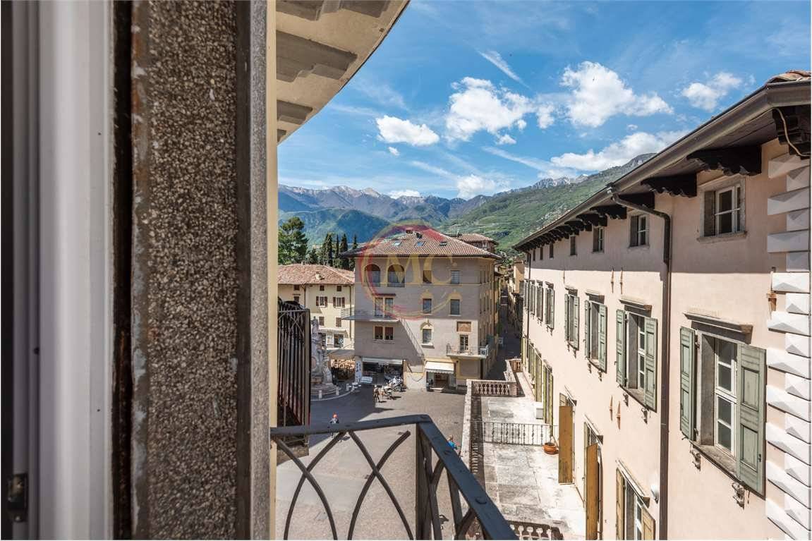 Bilocale via Giovanni Segantini, 113, Centro, Arco