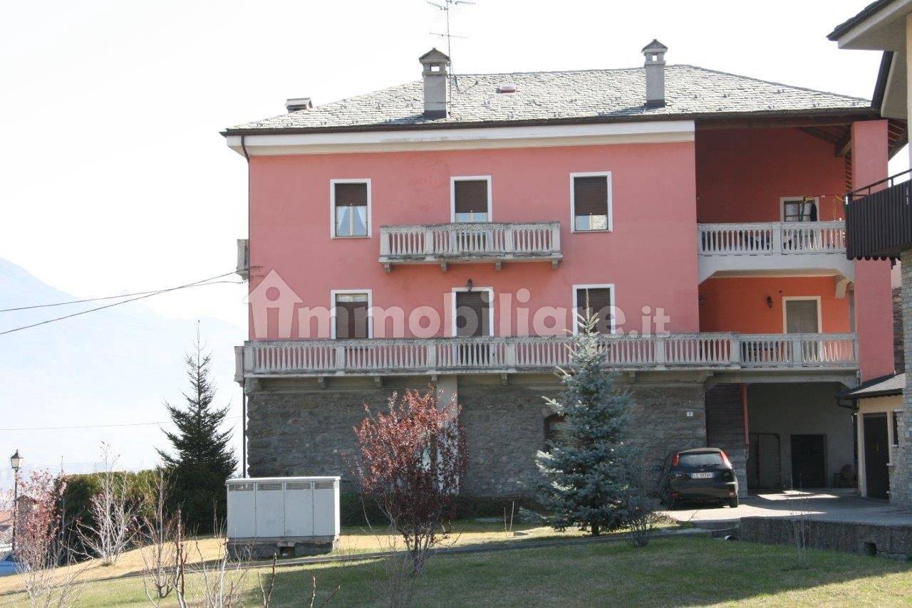 Appartamento frazione La Cort, Centro, Gressan