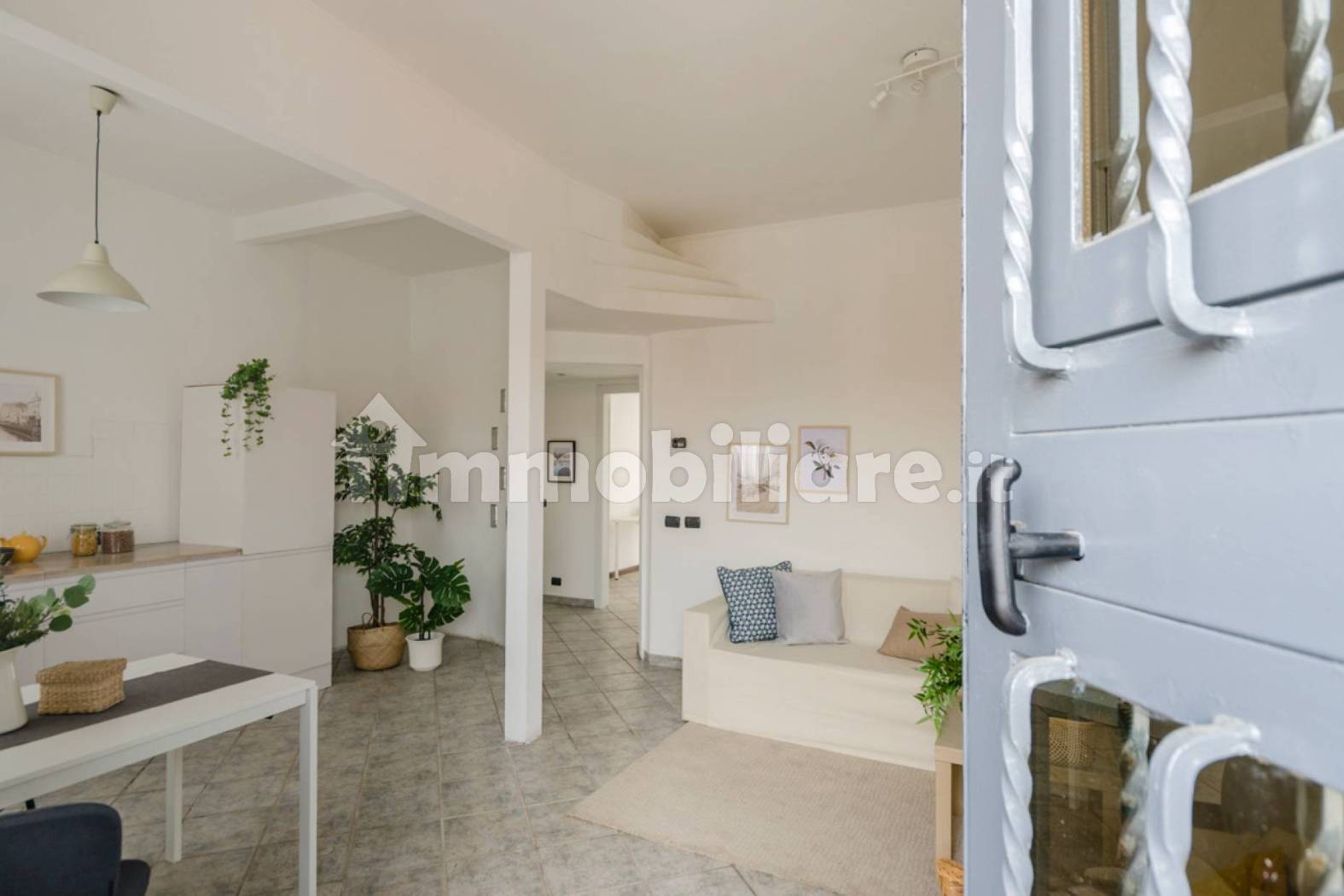 Trilocale via San Giulio 7, Massina, Cislago