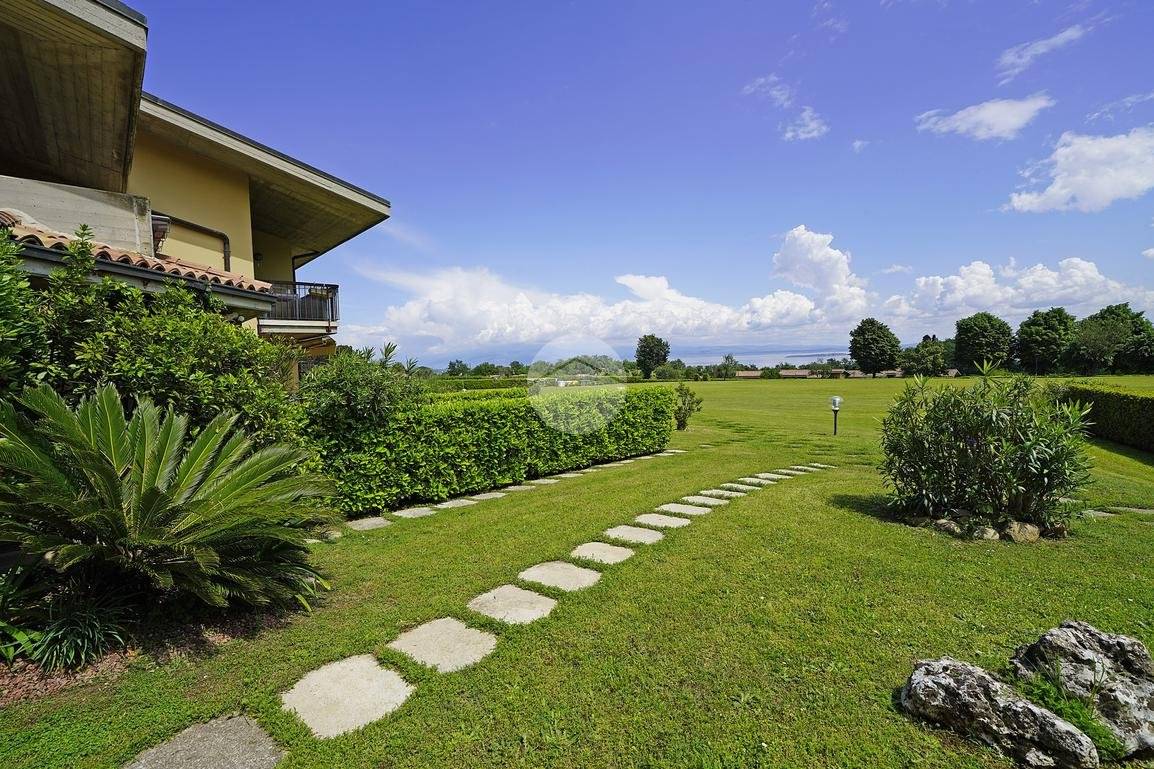 Trilocale via dei Colli 12, Ronchi, Padenghe sul Garda