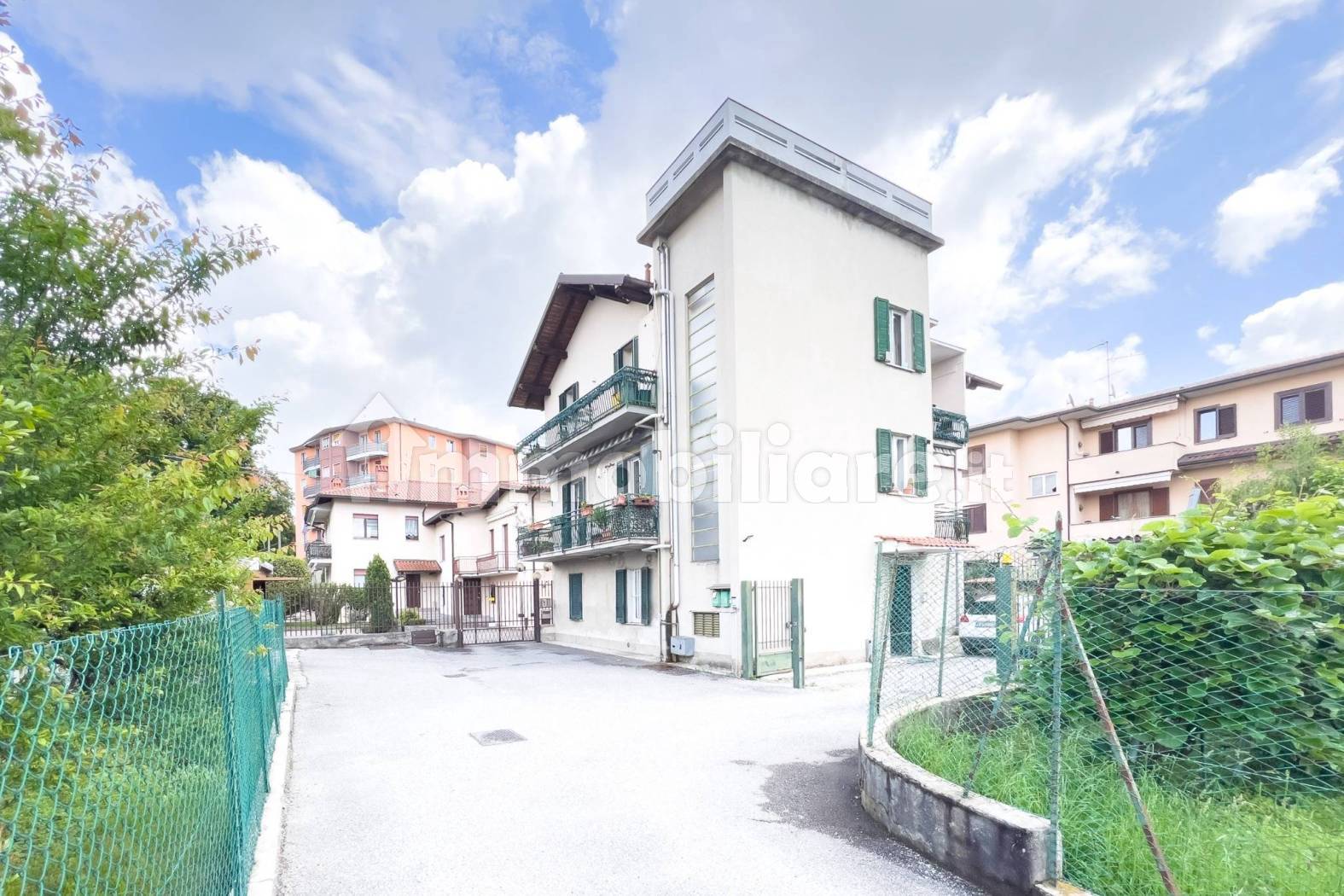 Trilocale via Santa Maria di Loreto 8, Centro, Merate