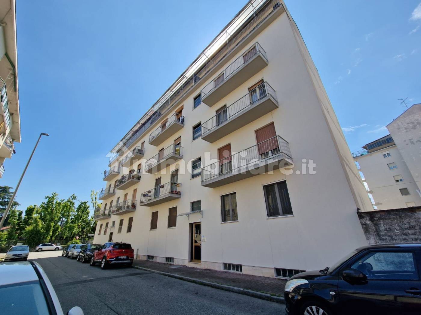 Quadrilocale via Pistoia 12, Semicentro, Vercelli