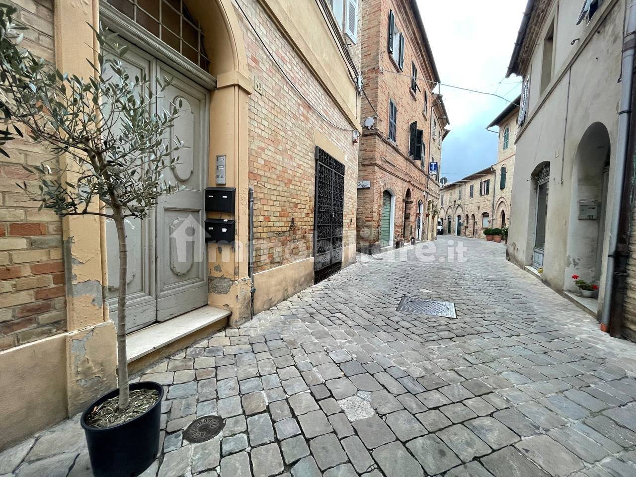 Trilocale via Giovanni Falleroni, Centro, Recanati
