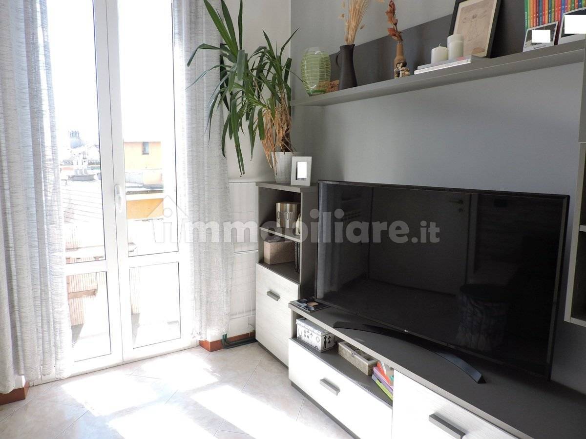 Trilocale via Curro' 17, Sampierdarena, Genova