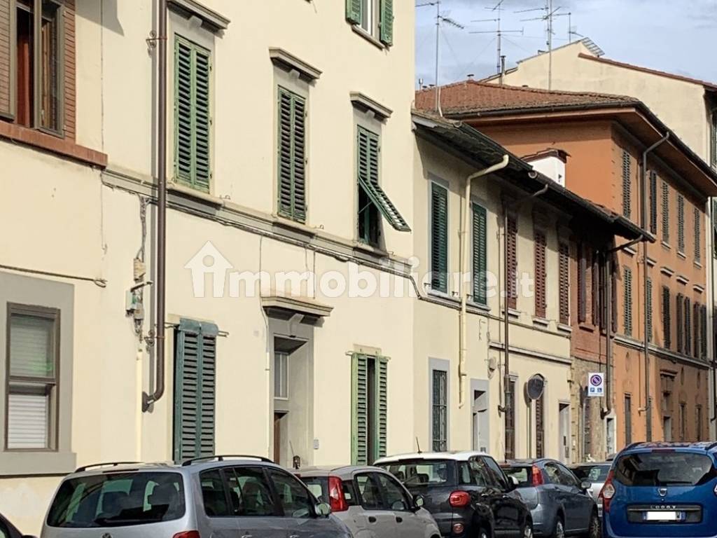 Vendita Appartamento Firenze. Trilocale in via Vittorio Locchi. Buono ...