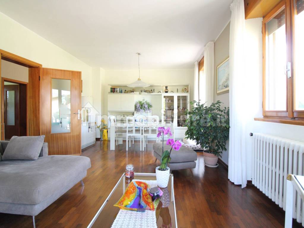 Vendita Appartamento Clusone. Quadrilocale in via Tarcisio.... Buono ...