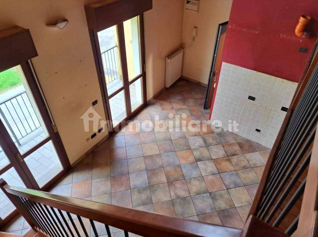 Bilocale ottimo stato, secondo piano, Centro, Biandronno