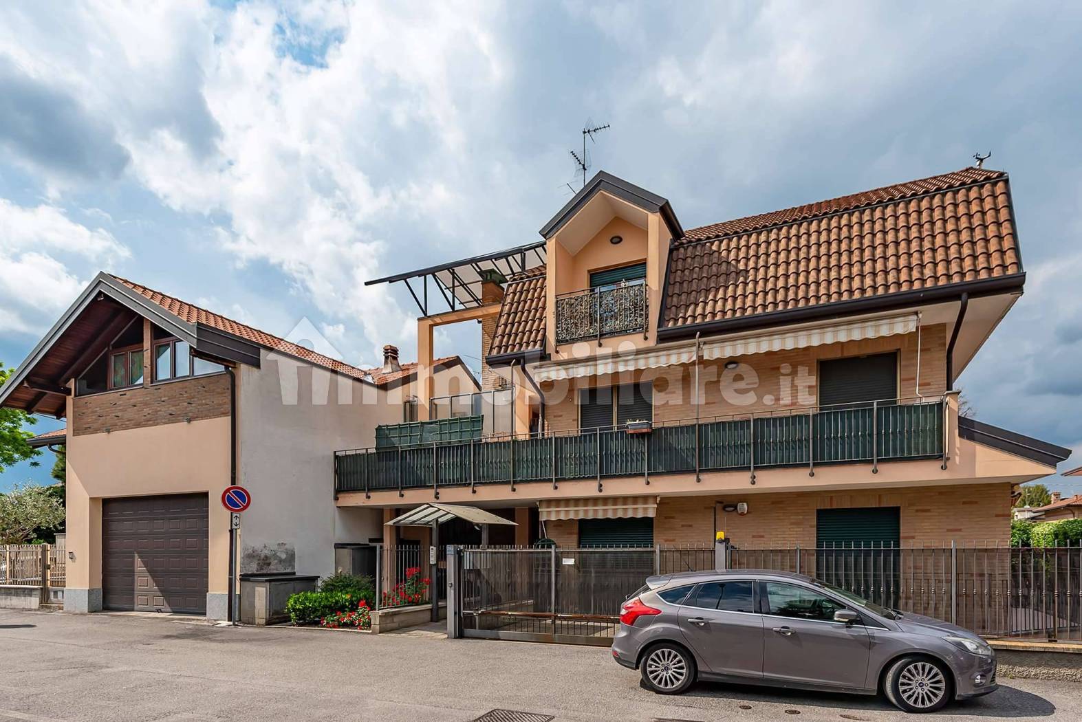 Trilocale via Cardinal Ferrari 26/D, Origgio