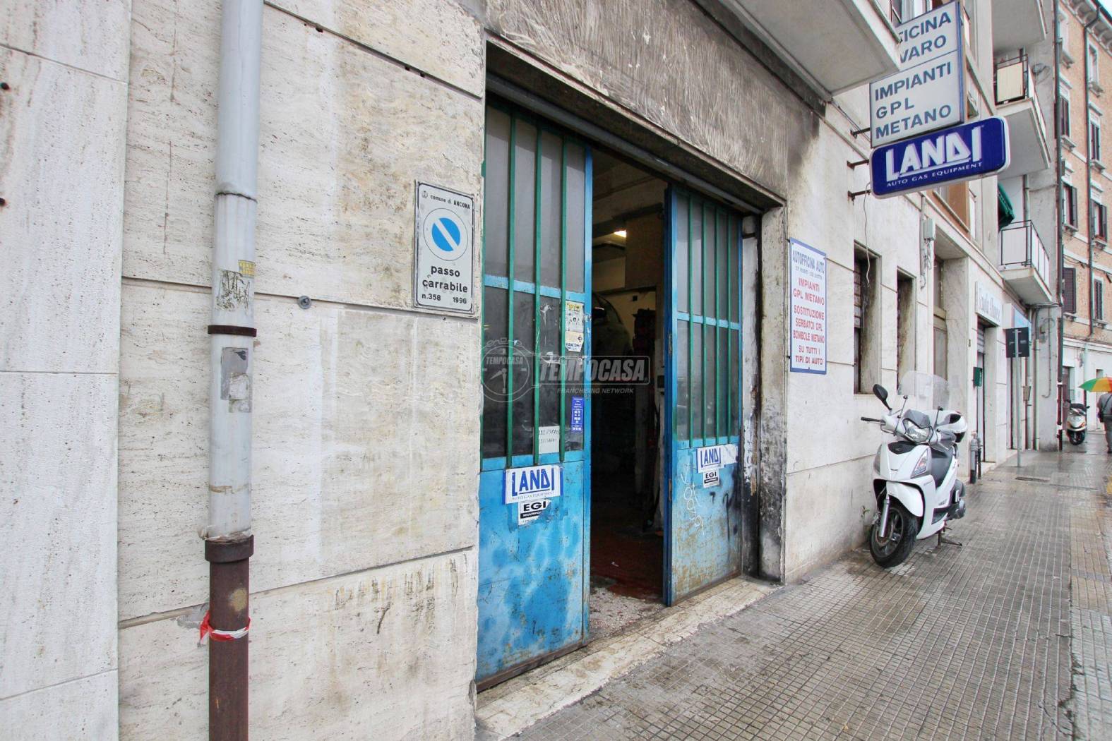 Locale commerciale in Vendita