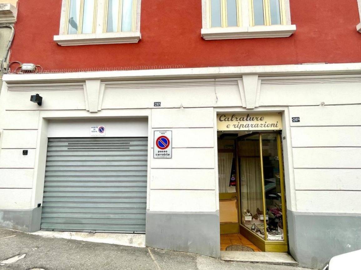 Locale commerciale in Vendita