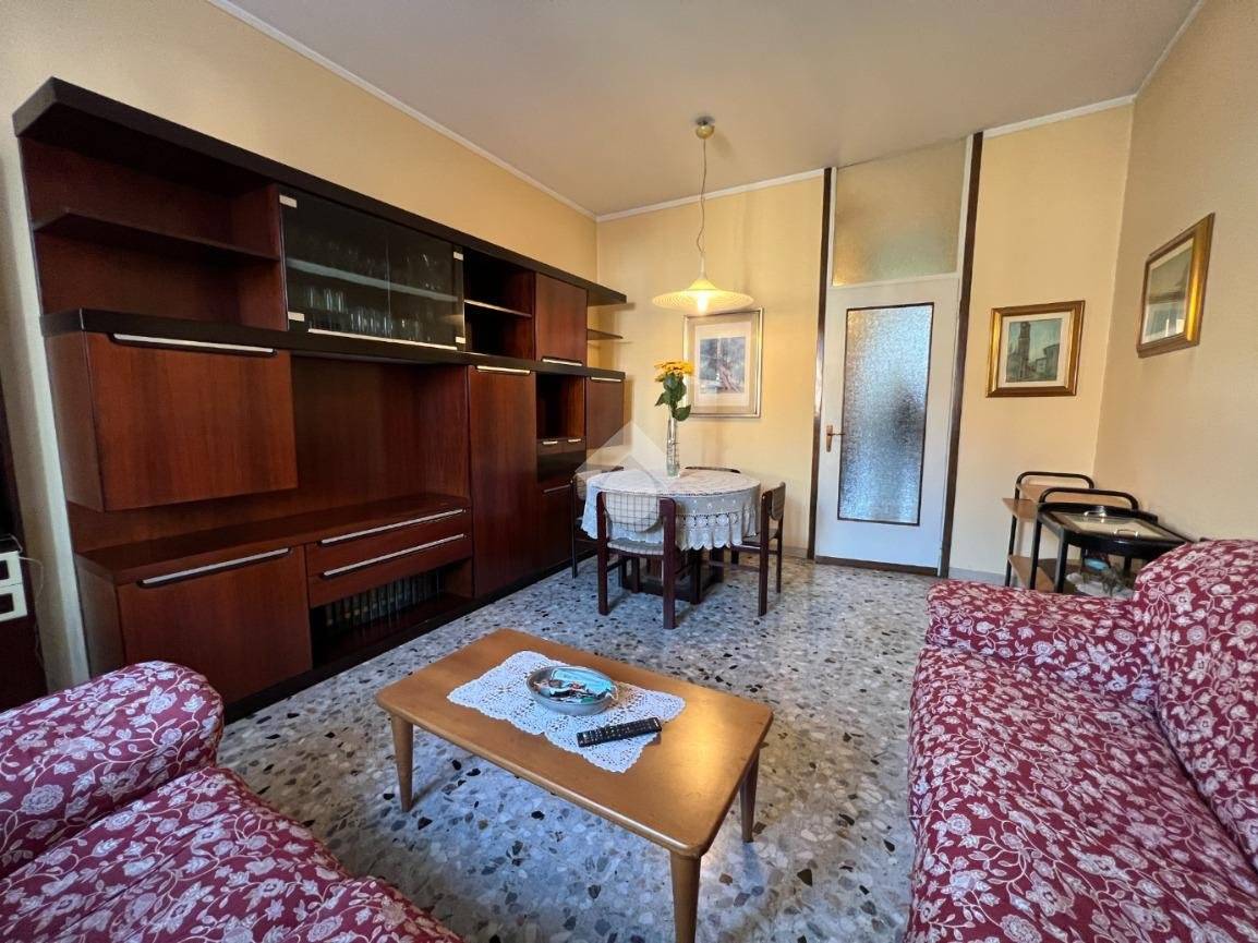 Trilocale via Quarnaro 5, Regina Pacis - Borsa, Monza