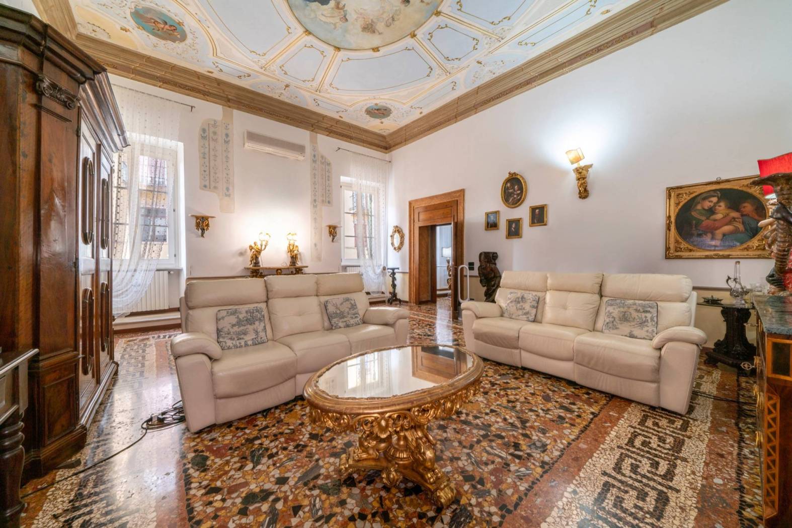 Appartamento via Leoncino, Centro Storico, Verona