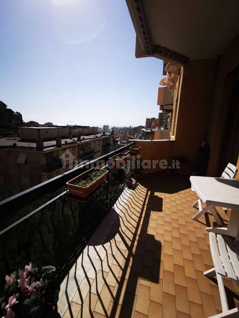 Appartamento via Robino, Marassi, Genova