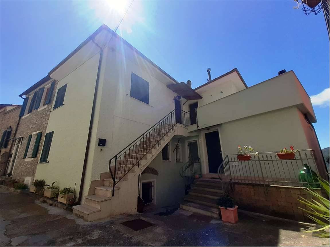 Quadrilocale piazza 25 Aprile 11, Centro, Villa Faraldi