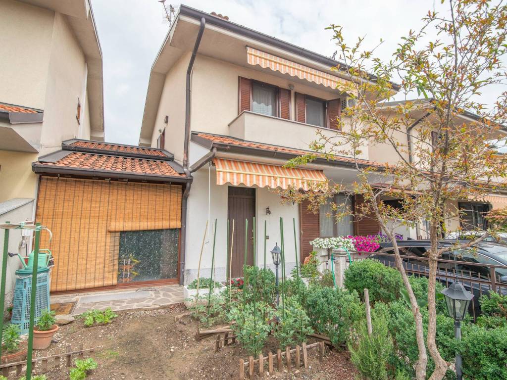 Sale Terraced house in via Bergamo Fara Gera d'Adda. Good condition ...
