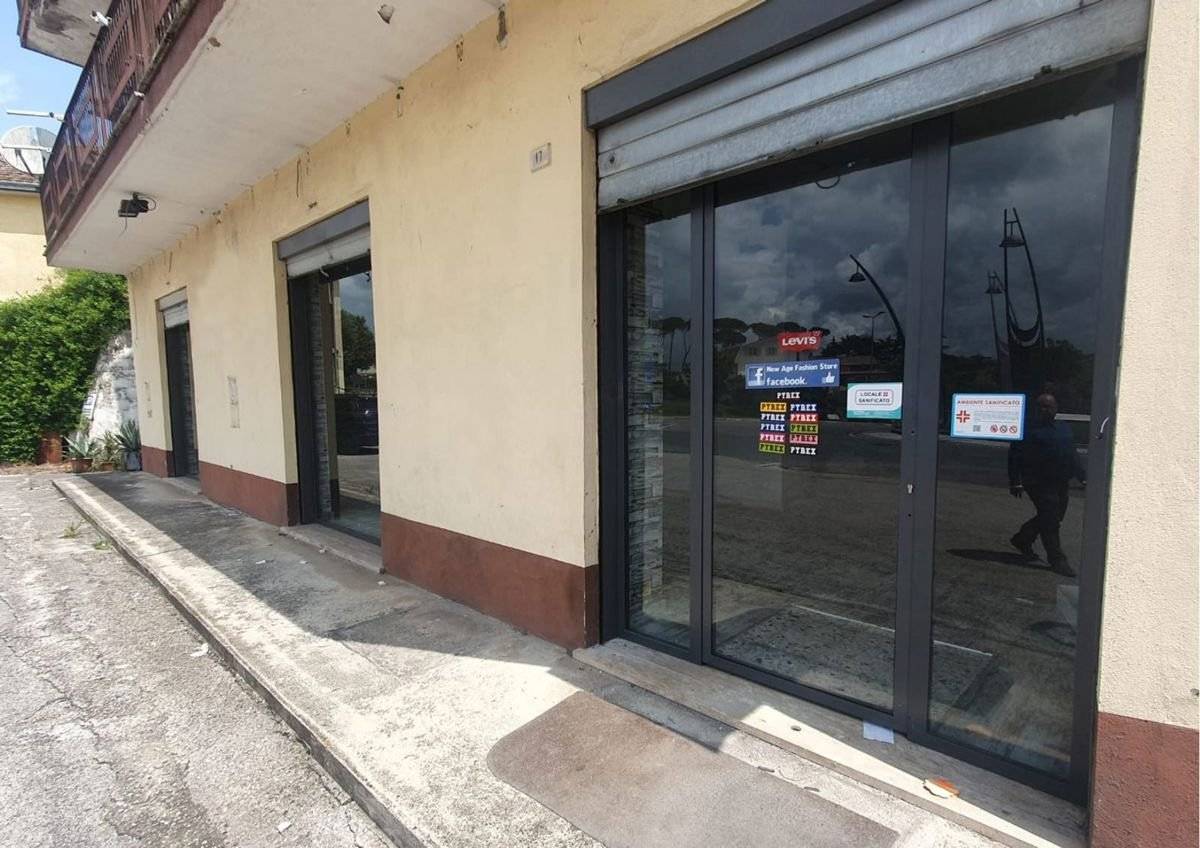 Locale commerciale in Vendita