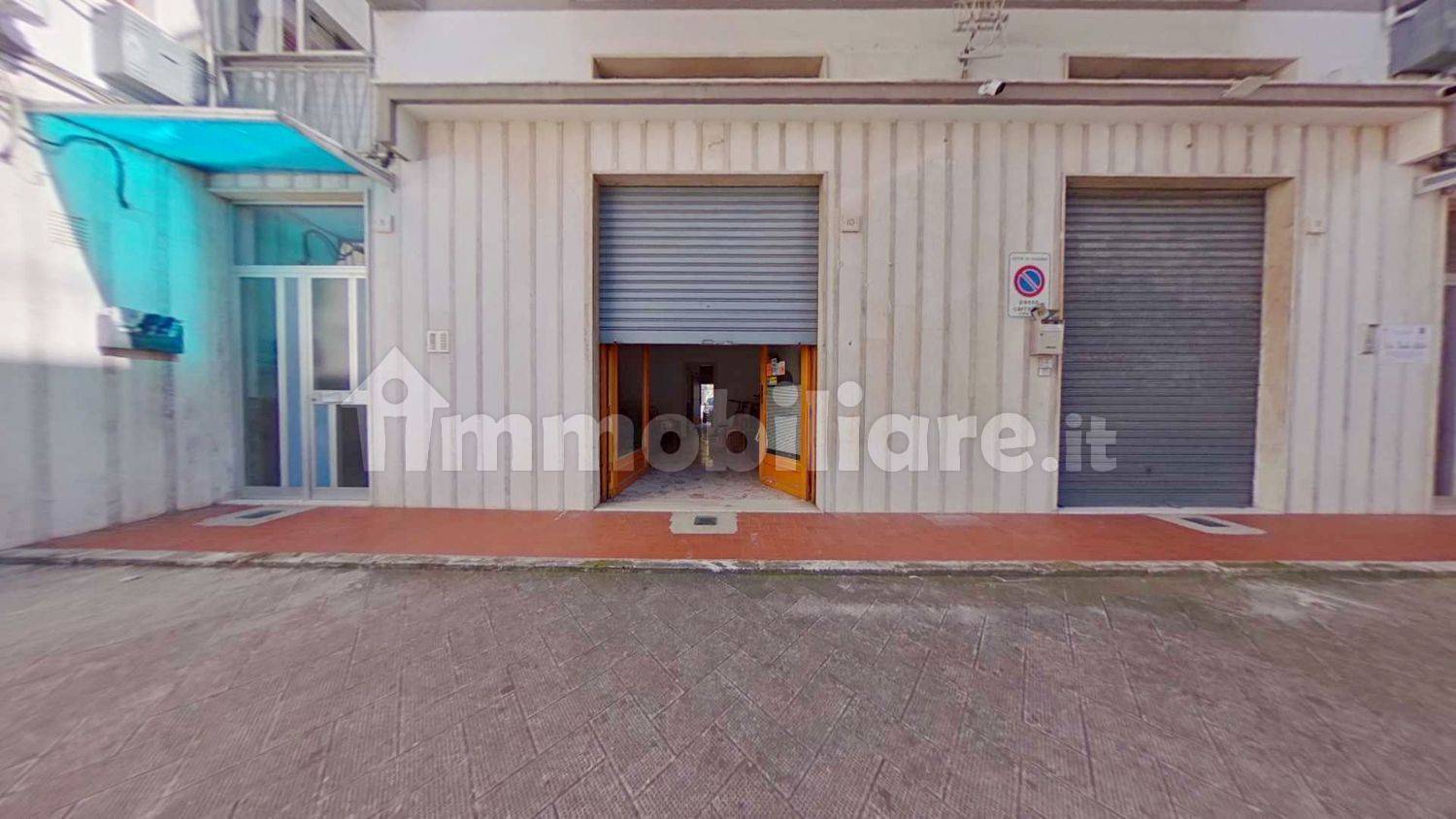 Locale commerciale in Vendita