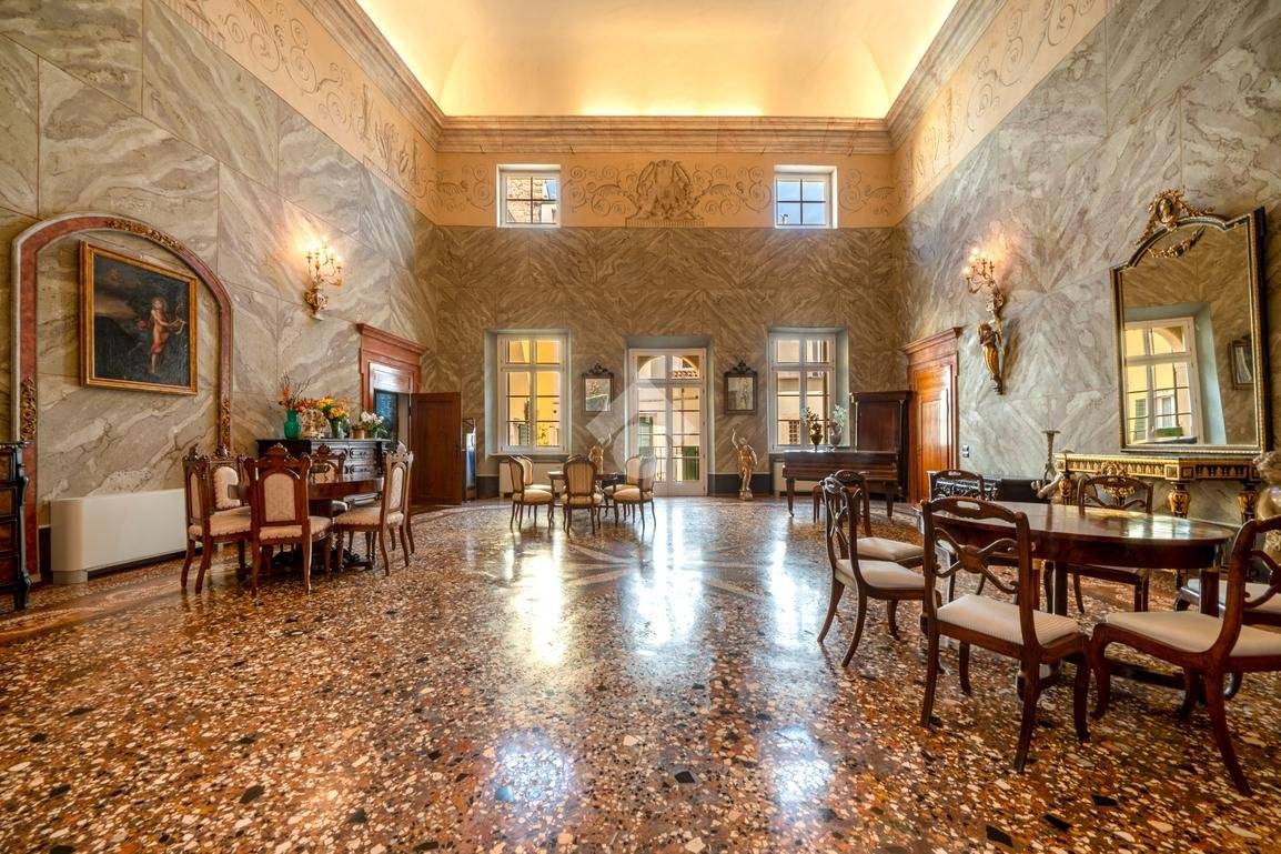 Appartamento via Leoncino, Centro Storico, Verona