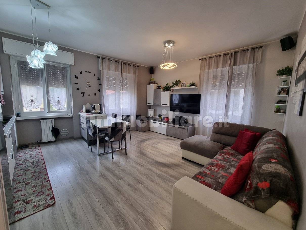 Trilocale via Fratelli Cervi, Centro, Limbiate