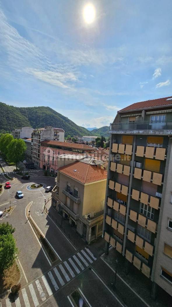 Quadrilocale viale Duca d'Aosta 6, Centro, Borgosesia