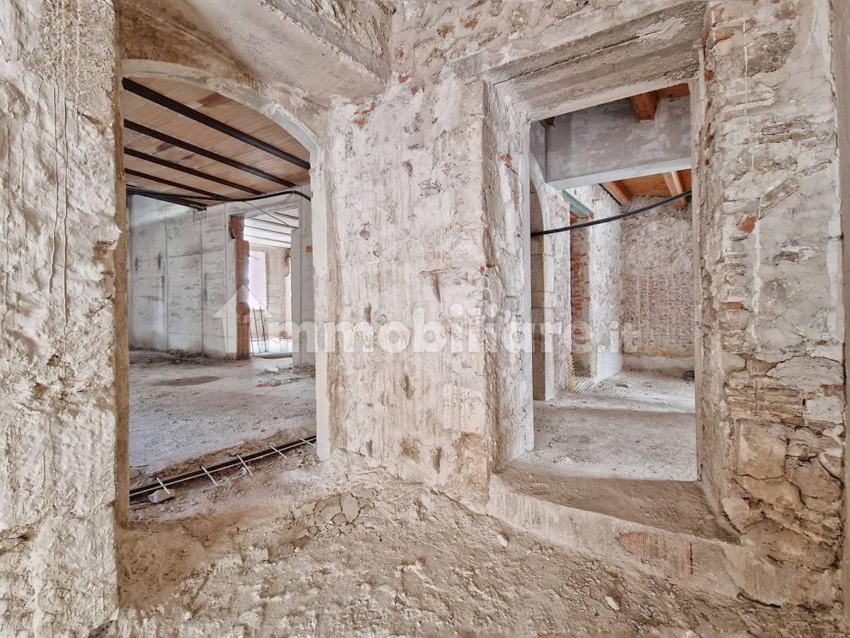 Appartamento via Amiternini, 2, Duomo - Fontana Luminosa, L'Aquila