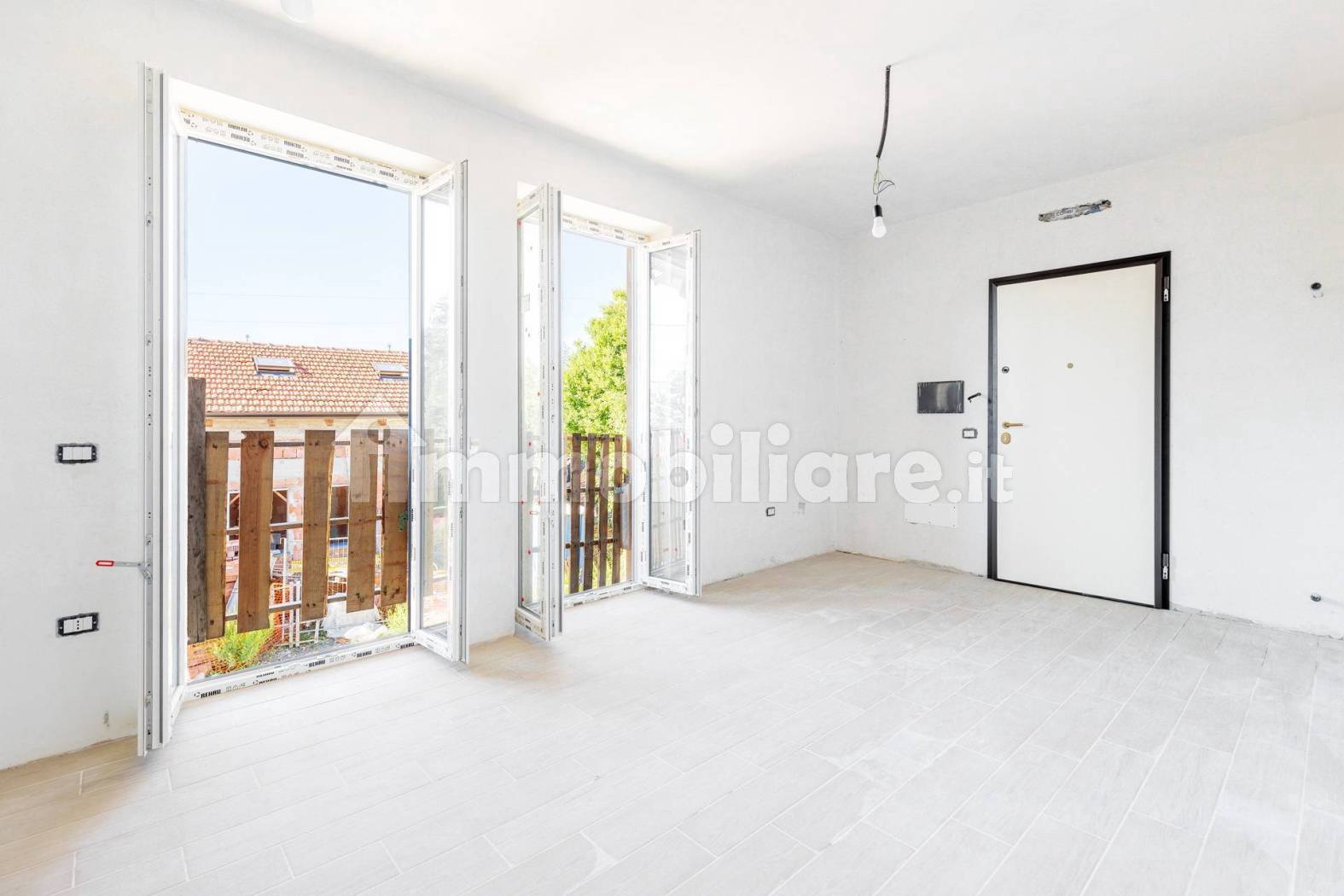 Bilocale via Togliatti, Mattarana, Carrodano