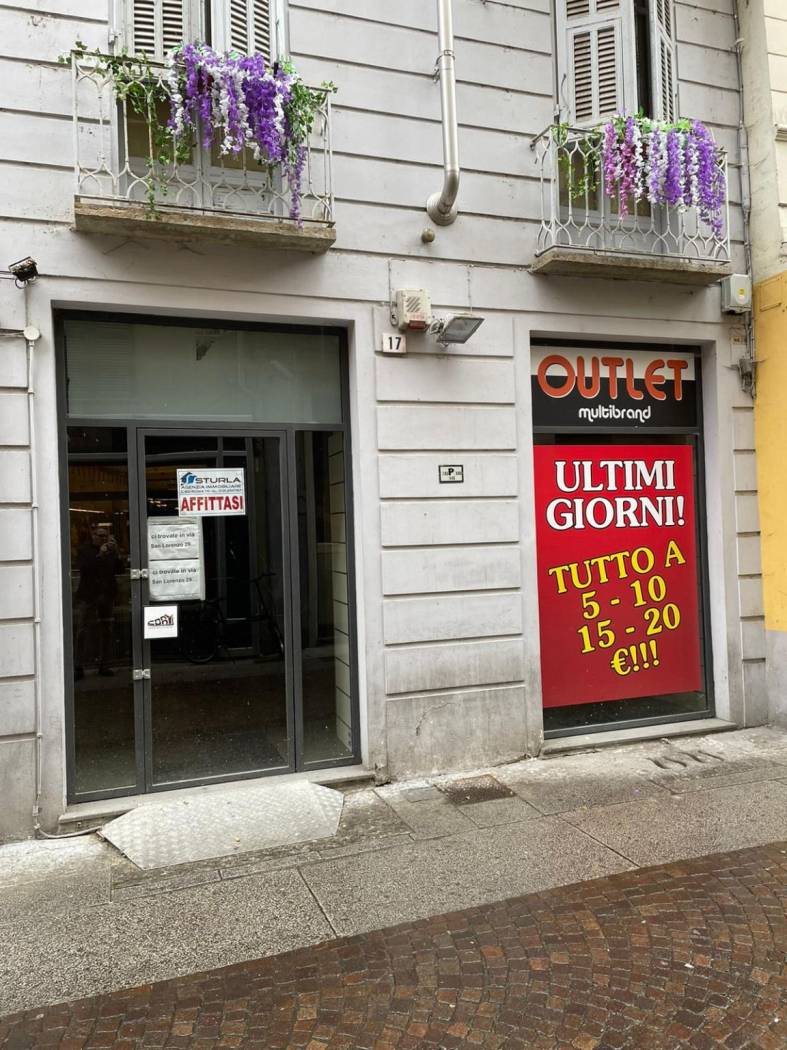 Locale commerciale in Vendita