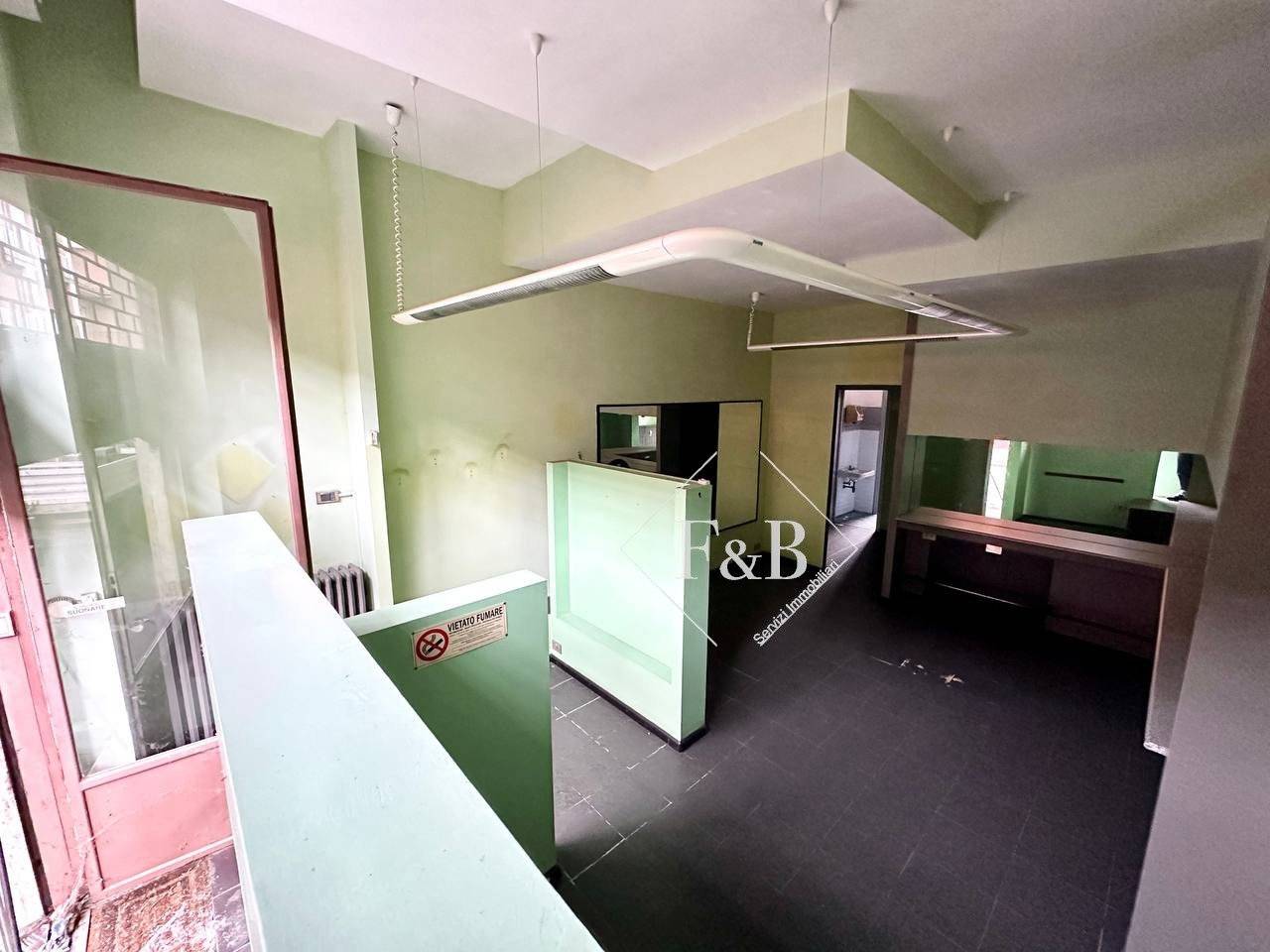 Locale commerciale in Vendita