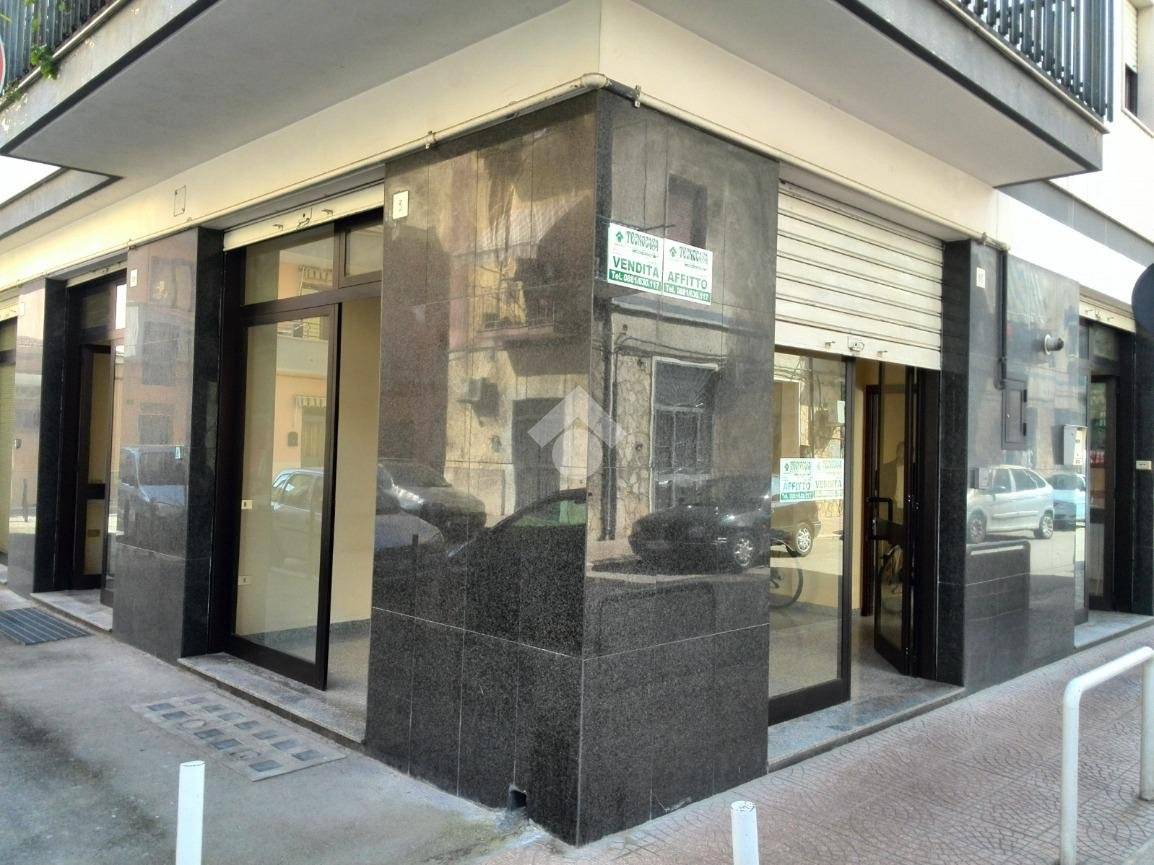 Locale commerciale in Vendita