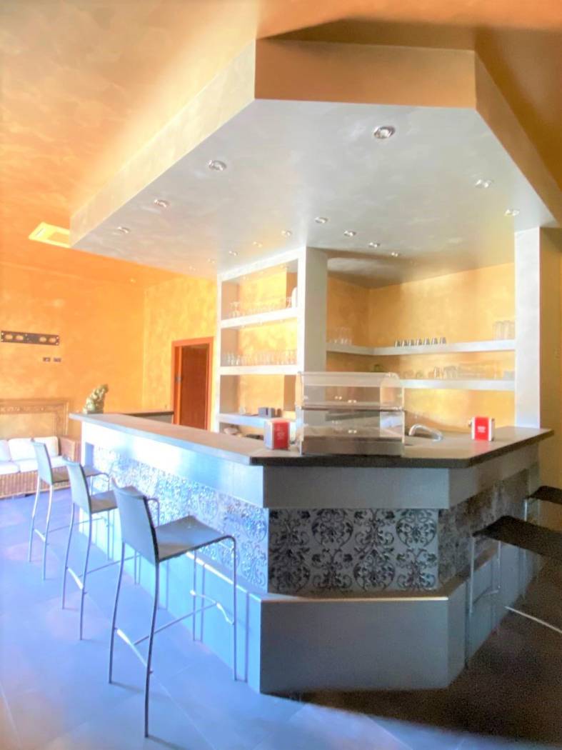 Locale commerciale in Vendita