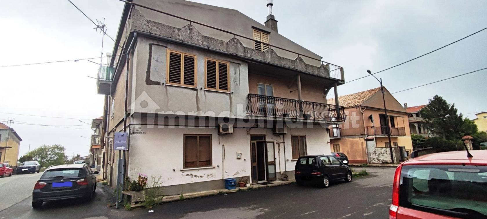 Trilocale via della Repubblica 41, Centro, Girifalco