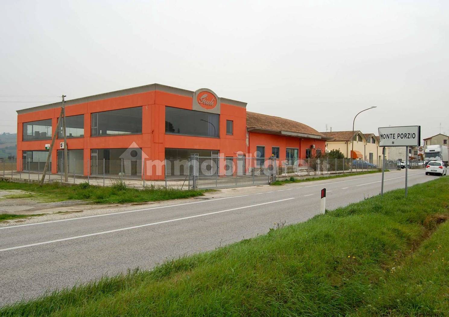 Locale commerciale in Vendita